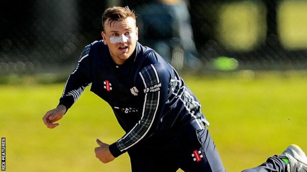Mark Watt: Derbyshire re-sign Scotland spin bowler for T20 Blast - BBC ...