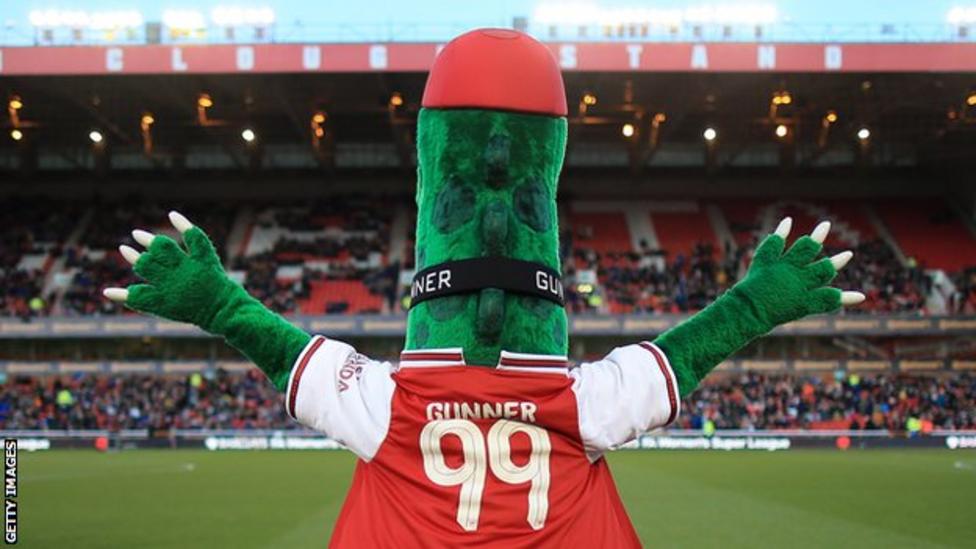 Gunnersaurus: Arsenal mascot returns to club after redundancies - BBC Sport