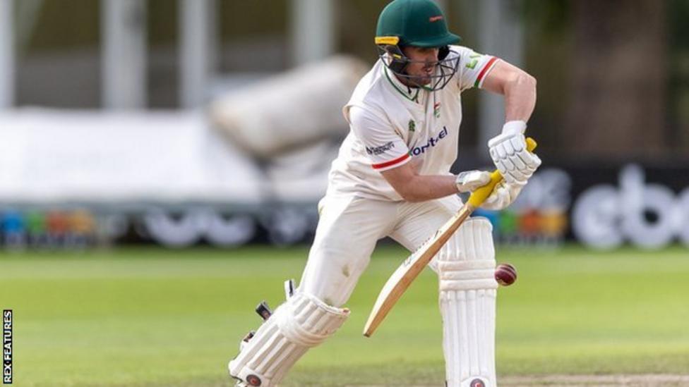 Leicestershire: Lewis Hill signs undisclosed-length contract - BBC Sport