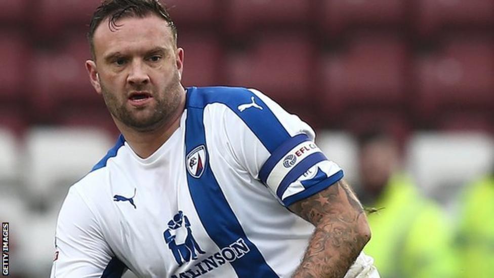 Ian Evatt: Chesterfield defender signs one-year contract extension ...