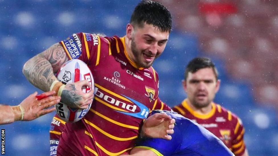 Oliver Roberts: Huddersfield Giants forward agrees new five-year ...