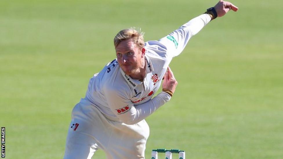 Simon Harmer: Bowler extends Essex contract until end of 2021 - BBC Sport