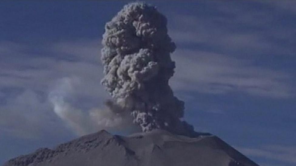 Peru’s Sabancaya volcano roars to life with eruption - CBBC Newsround
