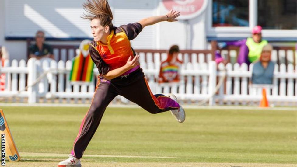 England v India: Emily Arlott included in hosts' 17-woman squad - BBC Sport