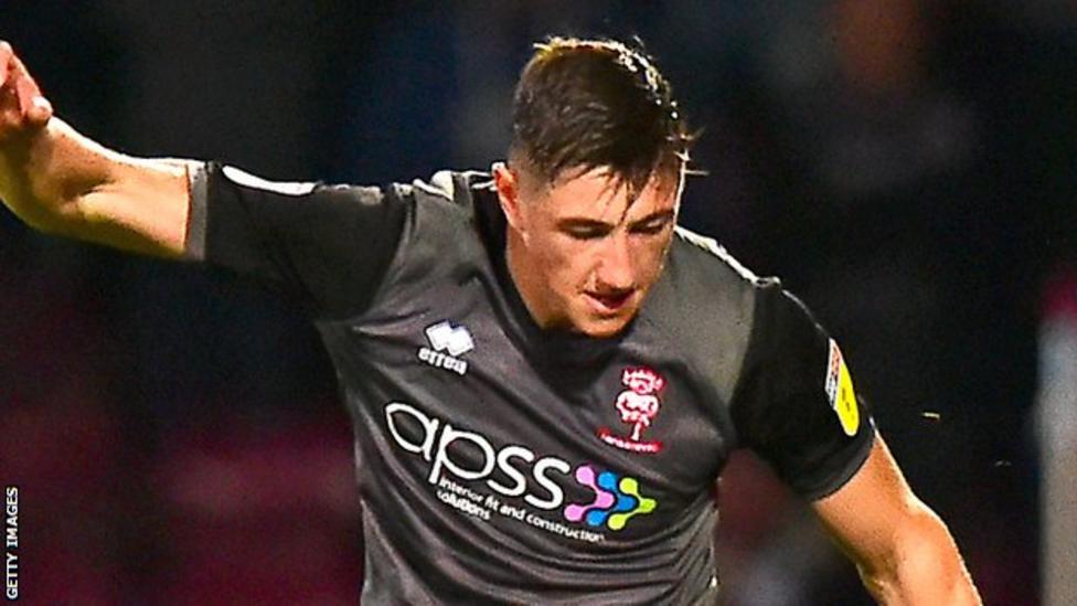 Adam Crookes: Port Vale sign Nottingham Forest defender on loan - BBC Sport