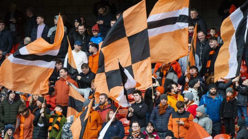 Dundee Utd: Fans group agree to give £100,000 to club - BBC Sport