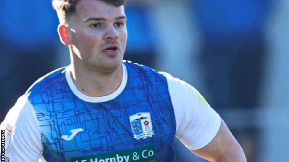 Matthew Platt: Bradford City sign Barrow defender on two-year deal ...