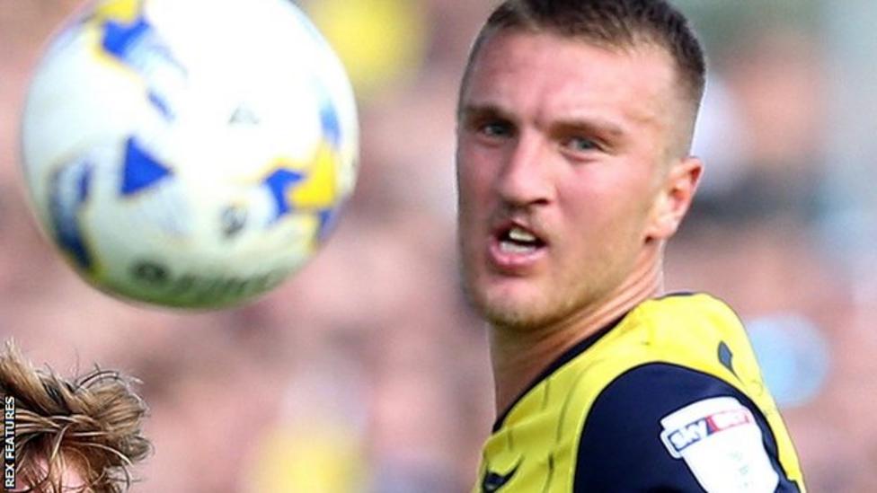 Joe Skarz: Oxford United to monitor defender's shoulder injury - BBC Sport