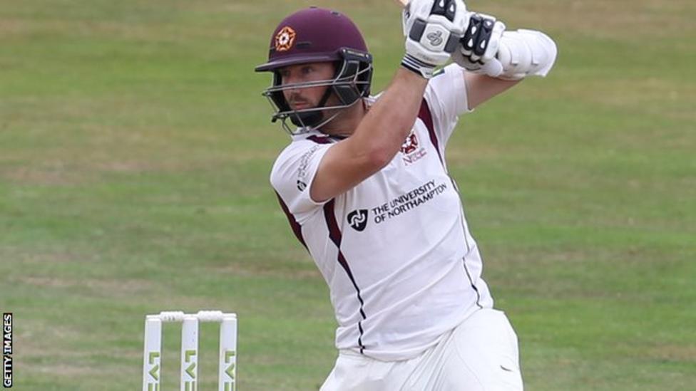 Steven Crook: Northamptonshire all-rounder signs new deal - BBC Sport
