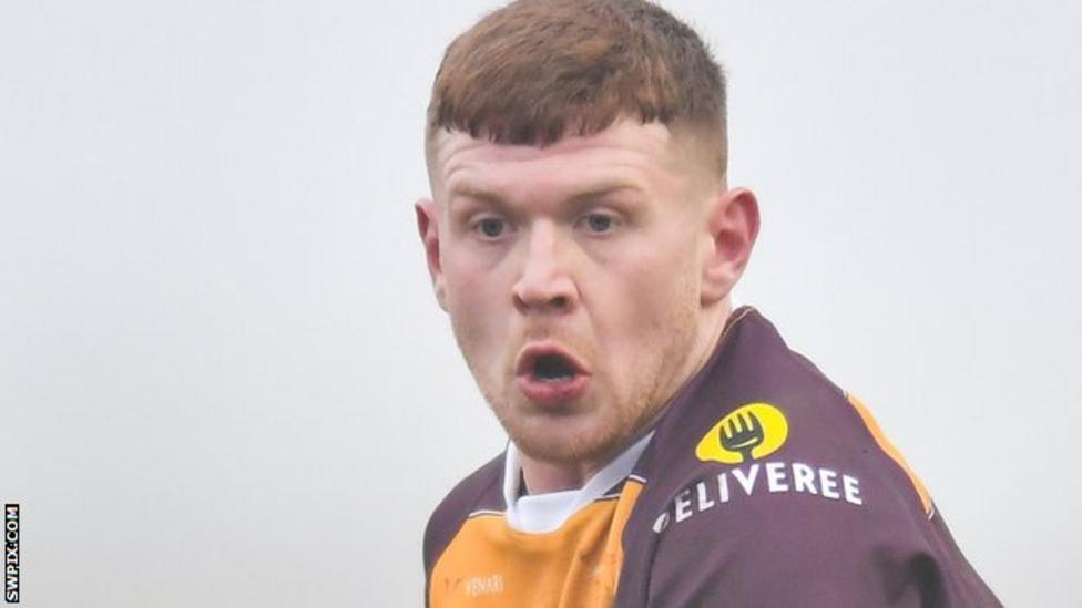 Oliver Russell: Huddersfield Giants half-back extends deal to 2024 ...