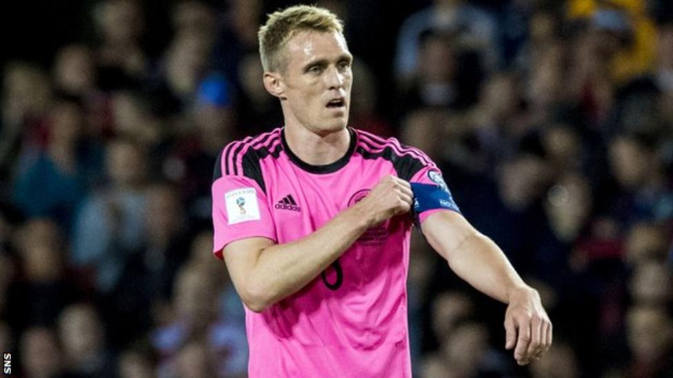 Players restrain themselves over abuse, says Darren Fletcher - BBC Sport