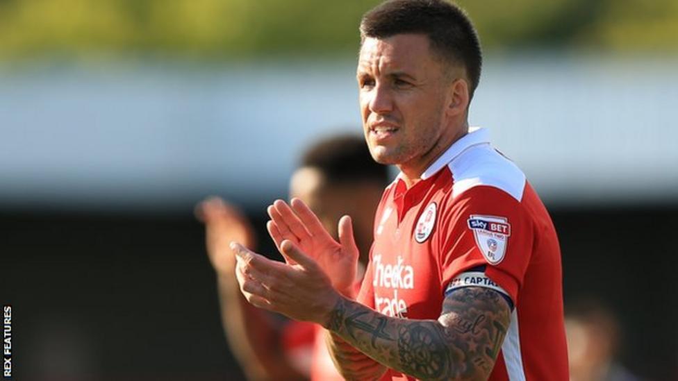 Jimmy Smith: Crawley Town captain extends contract until 2020 - BBC Sport