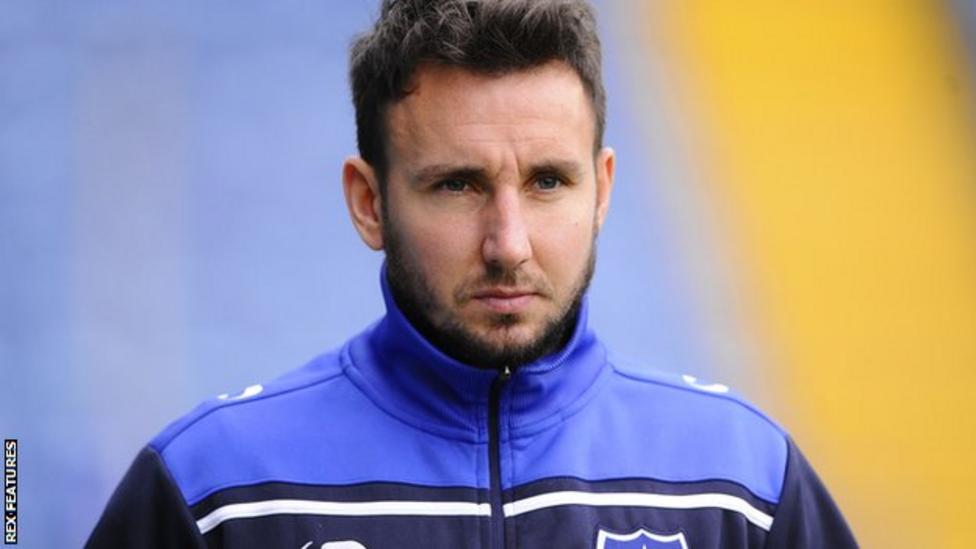 Eastleigh striker Matt Tubbs puzzled by Portsmouth omission - BBC Sport