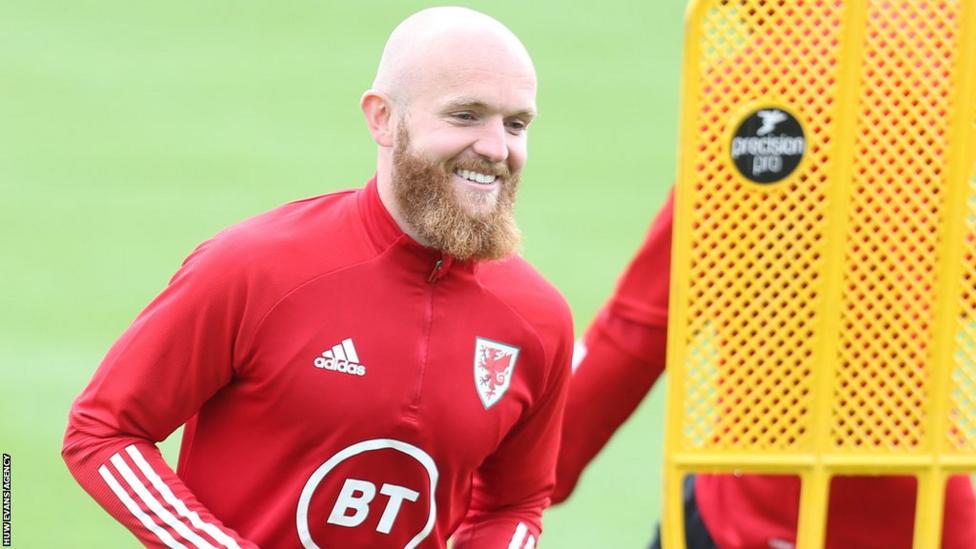 Jonny Williams: Swindon Town midfielder retires from Wales duty aged 29 ...