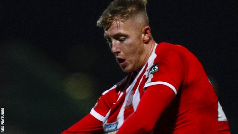 Joel Senior: Carlisle United sign defender from Altrincham - BBC Sport