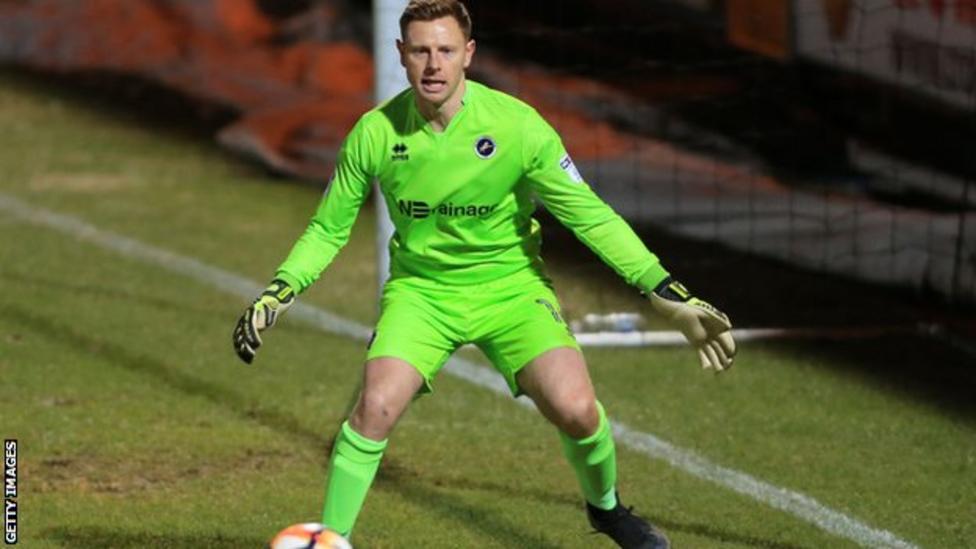Goalkeeper David Martin signs for West Ham - BBC Sport