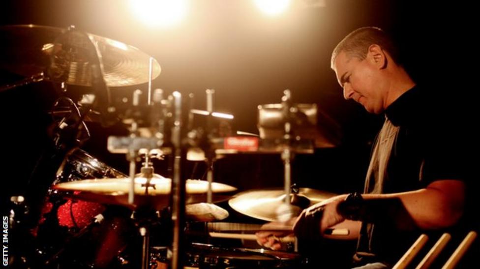 Premier League predictions: Lawro v legendary Style Council drummer ...