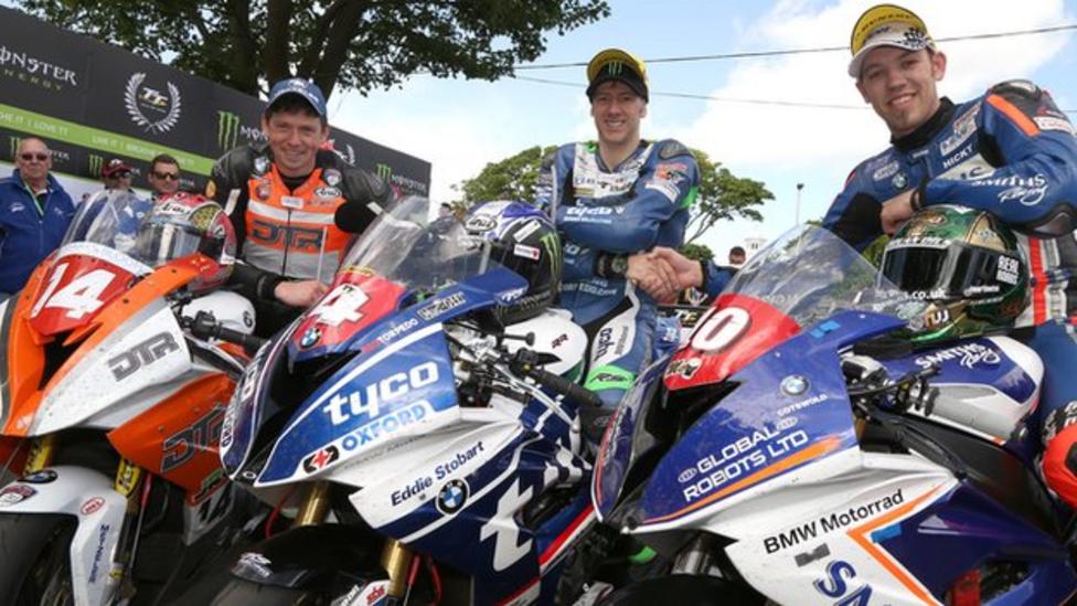 Ian Hutchinson claims his 16th career win at the Isle of Man TT - BBC Sport