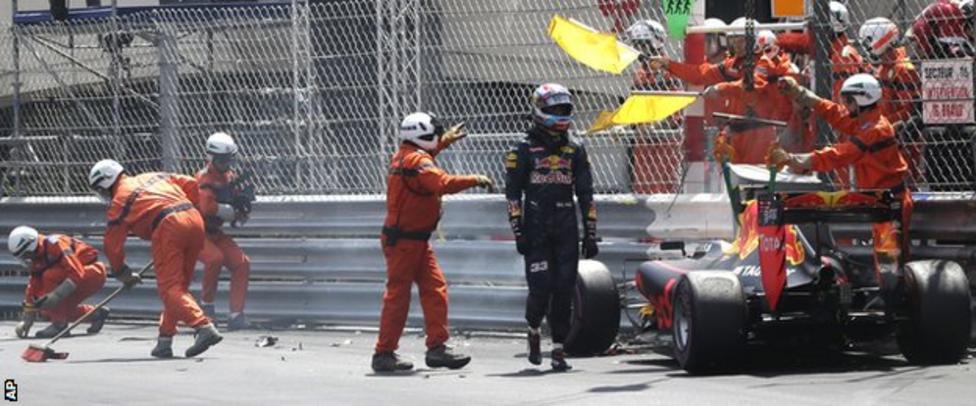 Monaco GP: Daniel Ricciardo beats Mercedes to pole - BBC Sport
