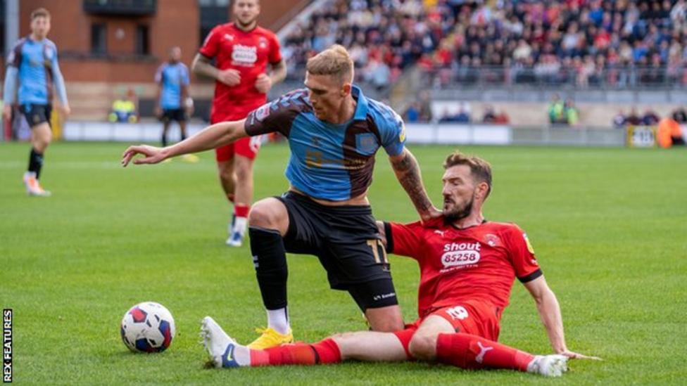 Mitch Pinnock: Northampton Town winger extends deal until 2025 - BBC Sport