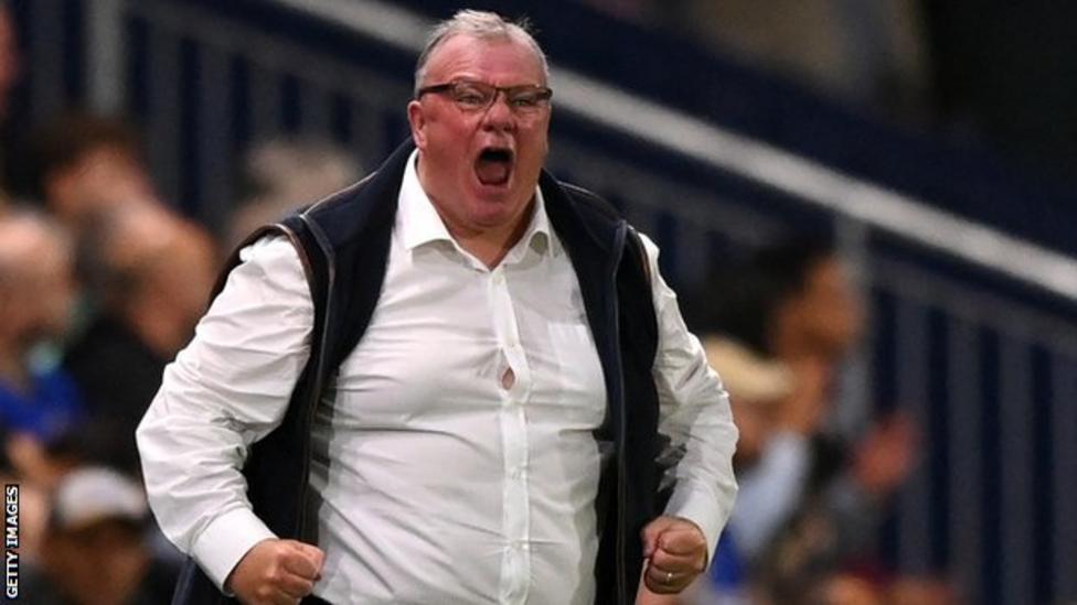 Steve Evans: Stevenage keen to talk to Gillingham manager - BBC Sport