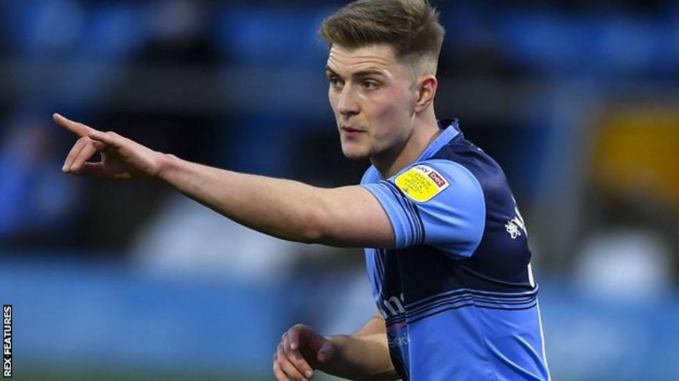 Josh Knight: Leicester City defender extends Wycombe Wanderers stay ...