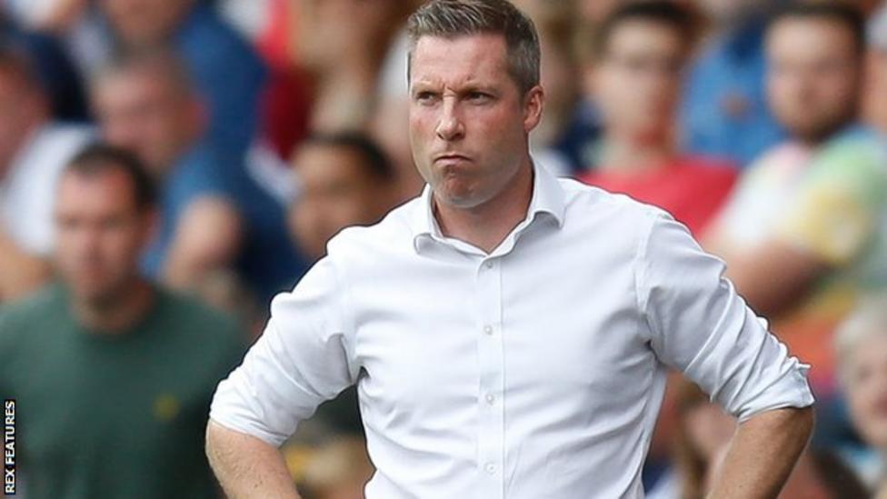 Neil Harris: Millwall boss steps down from Championship club - BBC Sport