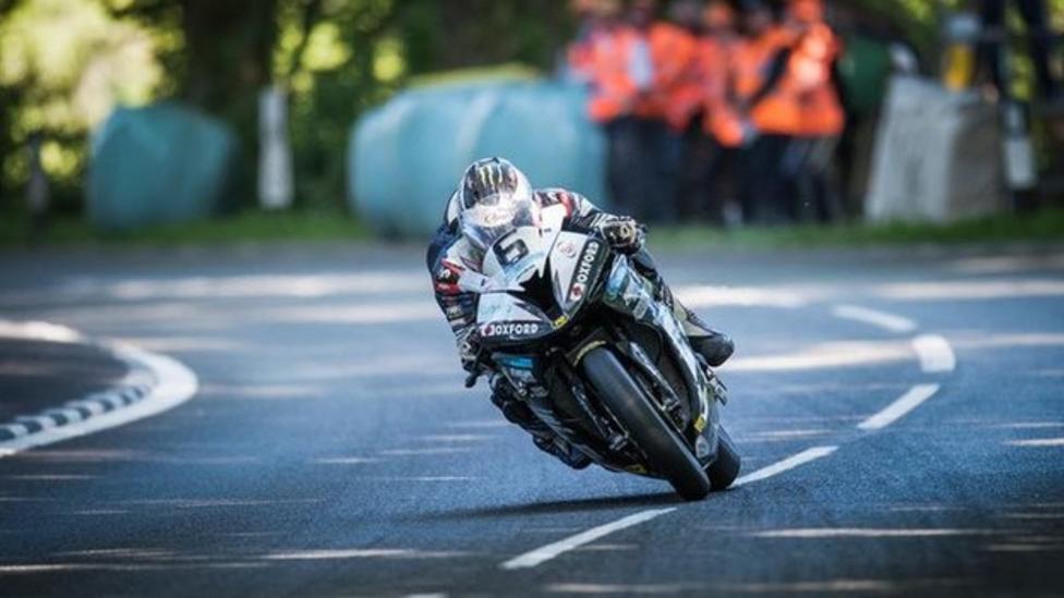 Isle of Man TT 2016: Michael Dunlop wins Senior in record time - BBC Sport