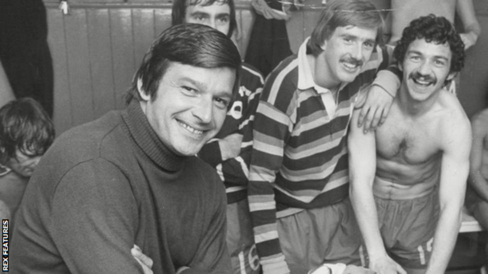 Stan Anderson: Ex-Sunderland, Newcastle & Middlesbrough captain dies ...