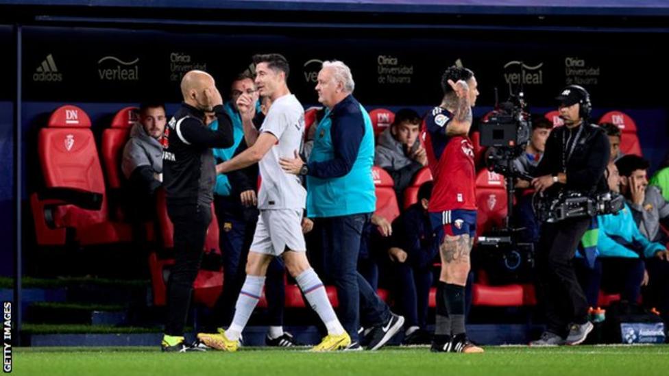 Osasuna 1-2 Barcelona: Pique and Lewandowski sent off but visitors ...
