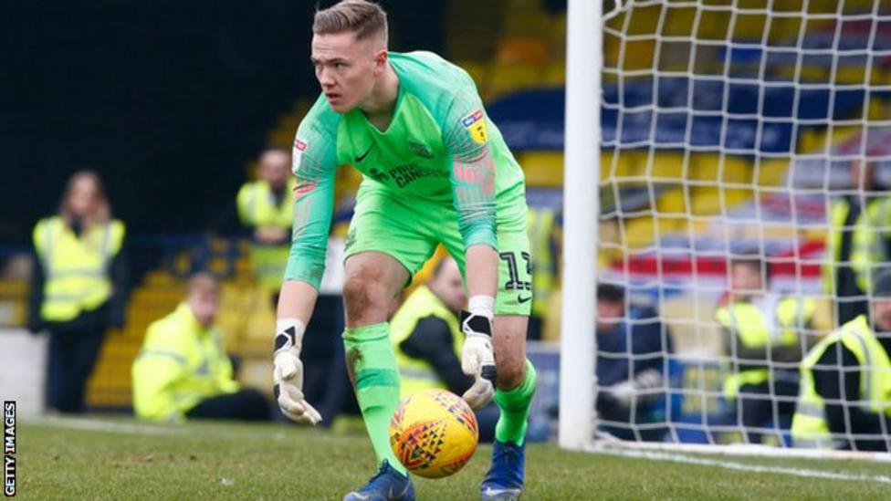 Manchester United sign keeper Nathan Bishop from Southend Utd - BBC Sport