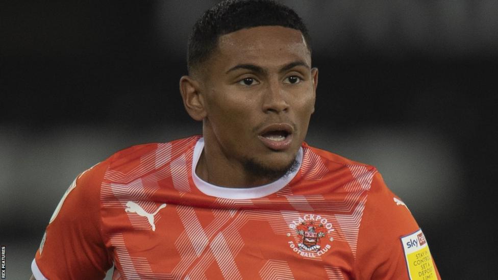 Demetri Mitchell: Exeter City sign Hibernian winger on free transfer ...