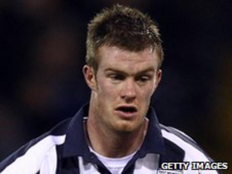 Chris Brunt signs new three-year deal at West Brom - BBC Sport