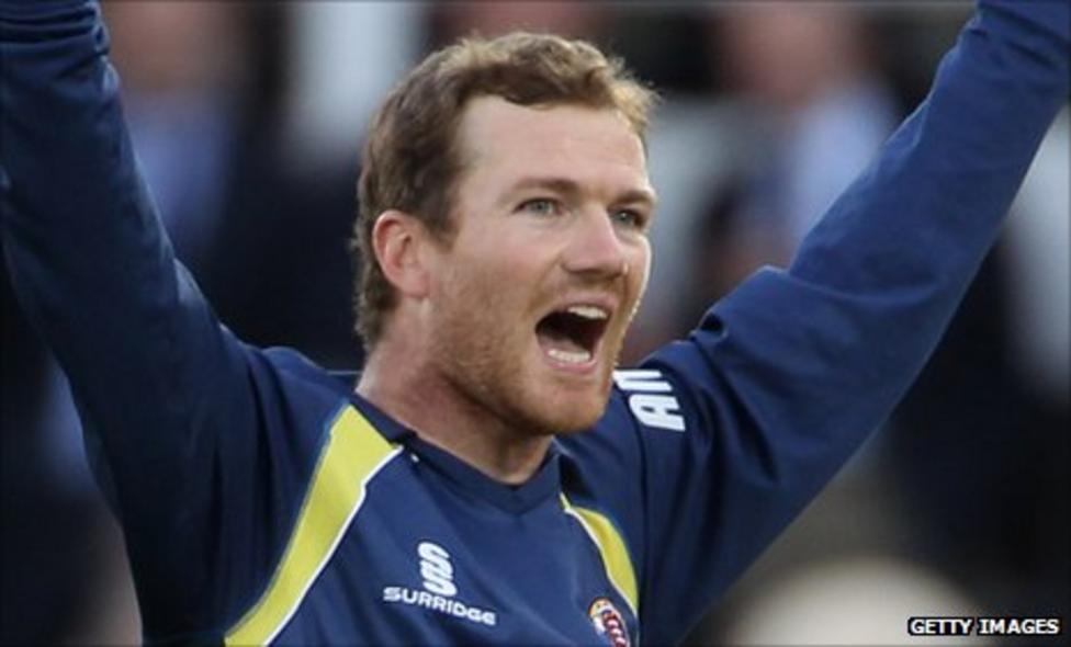Tim Phillips extends Essex deal as Max Osborne released - BBC Sport