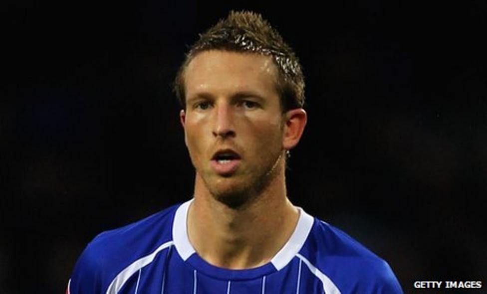 Danny Collins to stay at Ipswich for extra week - BBC Sport