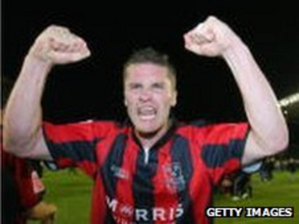 Striker Andy Cooke signs for Market Drayton Town - BBC Sport