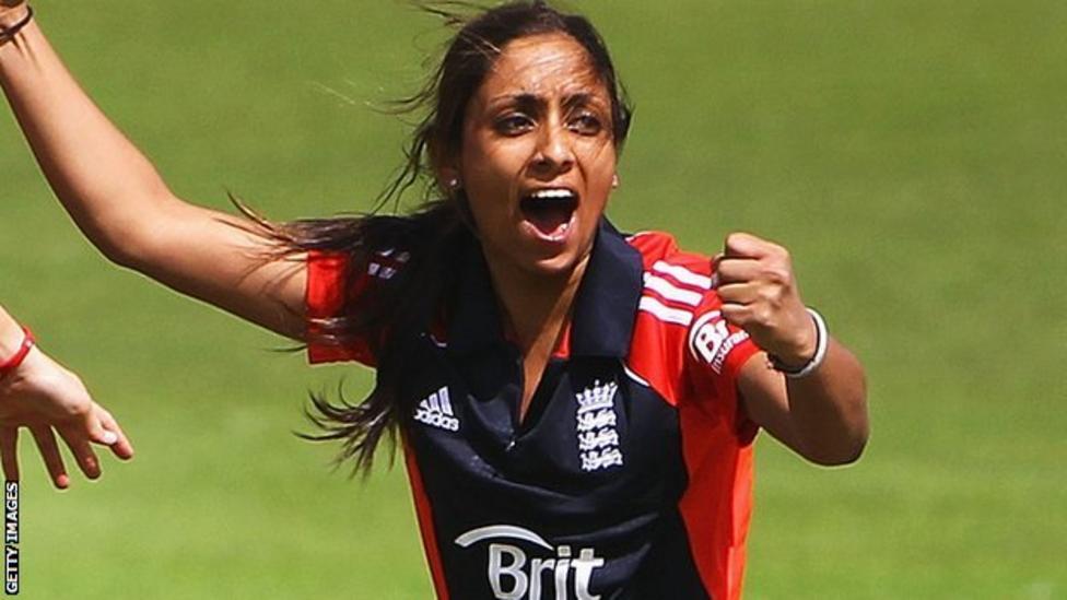 England's Isa Guha retires from international cricket - BBC Sport
