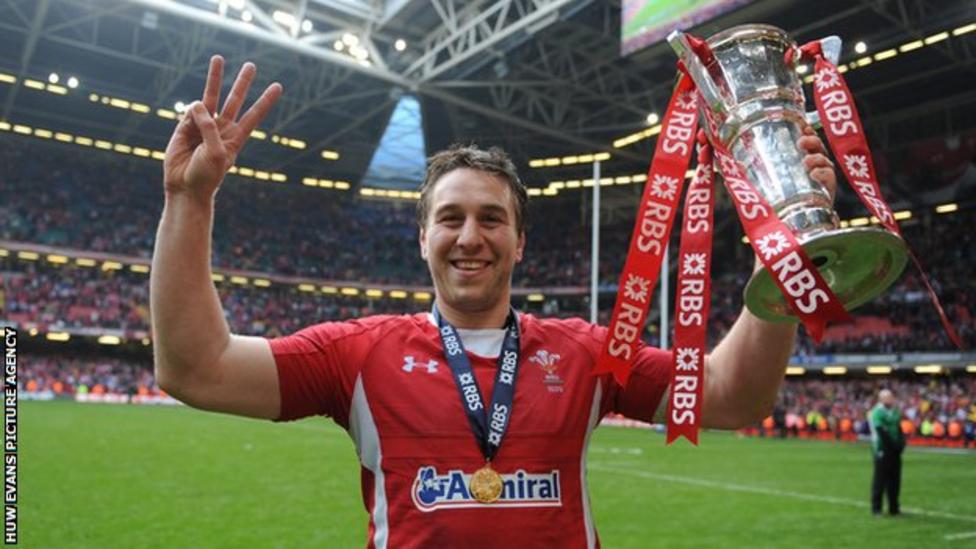 Wales can now handle the tag of favourites insists Ryan Jones - BBC Sport