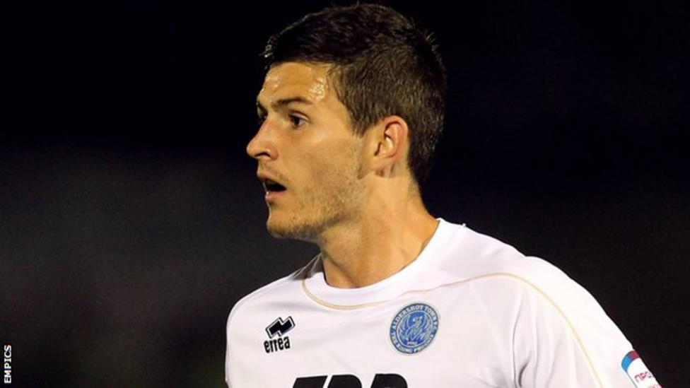 Aaron Morris eyes Aldershot Town central midfield role - BBC Sport