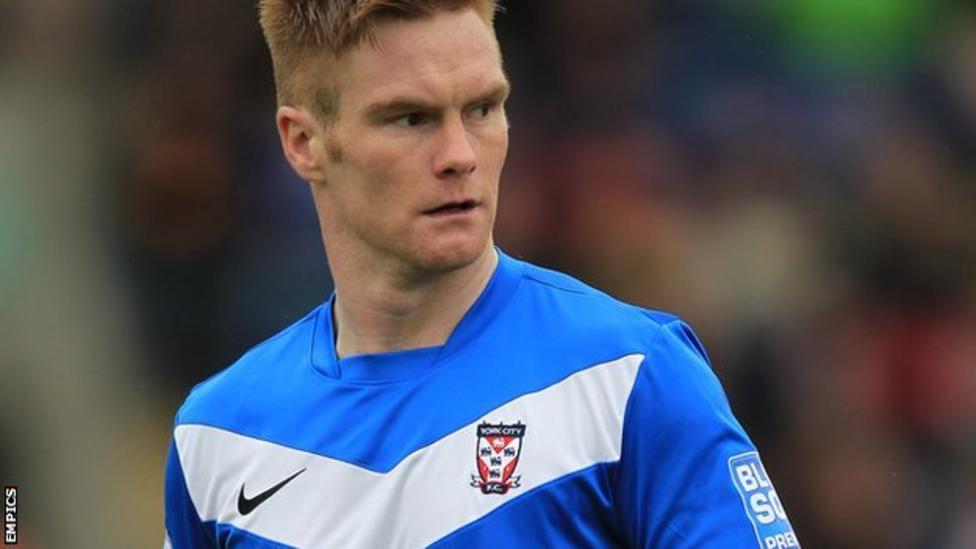 York striker Jason Walker unconcerned by Luton 'stick' - BBC Sport