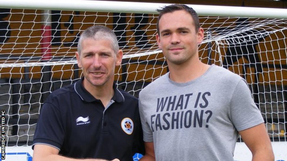 Cambridge United recruit goalkeeper Craig Ross - BBC Sport