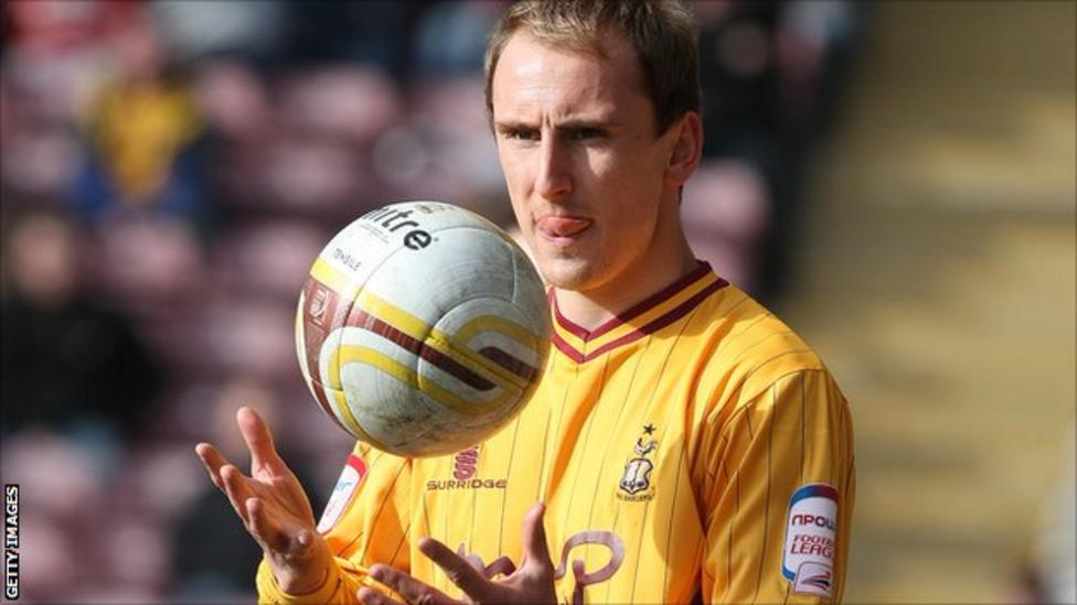 Luke O'Brien extends Oxford United contract - BBC Sport