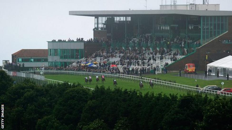 Brighton Racecourse hopes to benefit from matinee trial - BBC Sport