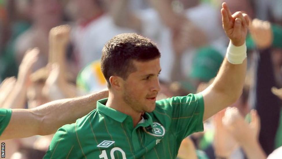 Shane Long added to Republic of Ireland squad for Greece game - BBC Sport