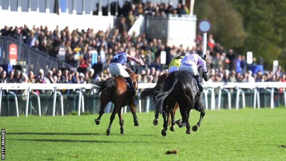 Huntingdon Racecourse prize money up 80% in 2013 - BBC Sport