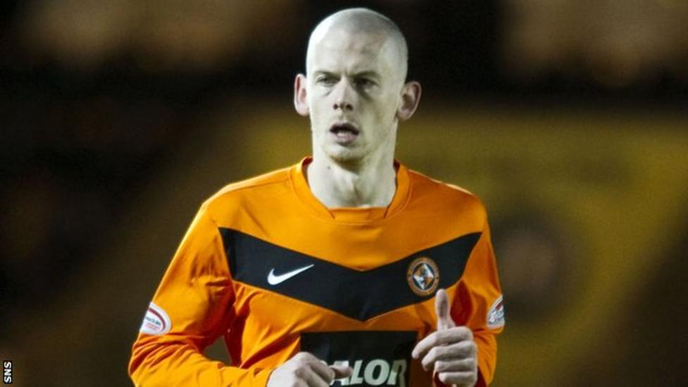 Hibernian sign midfielder Scott Robertson from Blackpool - BBC Sport