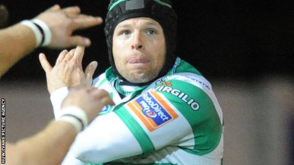 Italy fly-half Kristopher Burton one of four Dragons recruits - BBC Sport