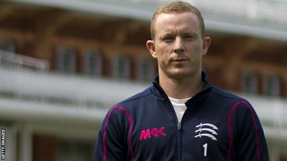 Ashes 2013: Chris Rogers says comparisons are unfair - BBC Sport