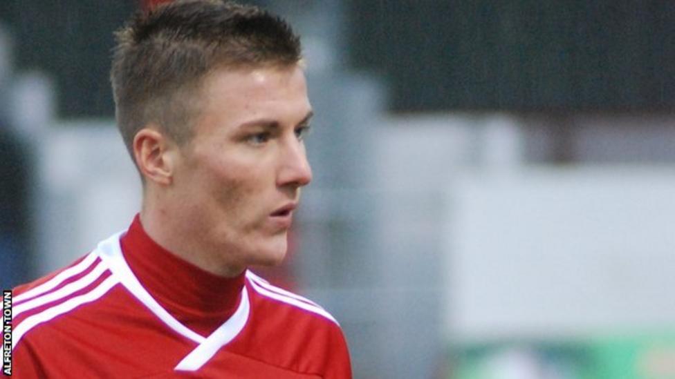 Dan Bradley signs new Alfreton Town contract - BBC Sport