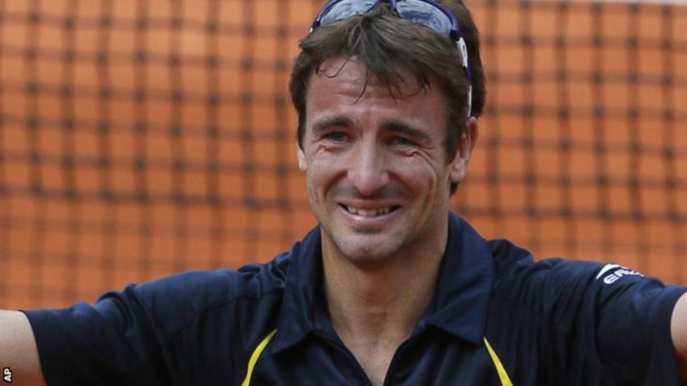 Tommy Robredo comes from two sets down to reach last eight - BBC Sport